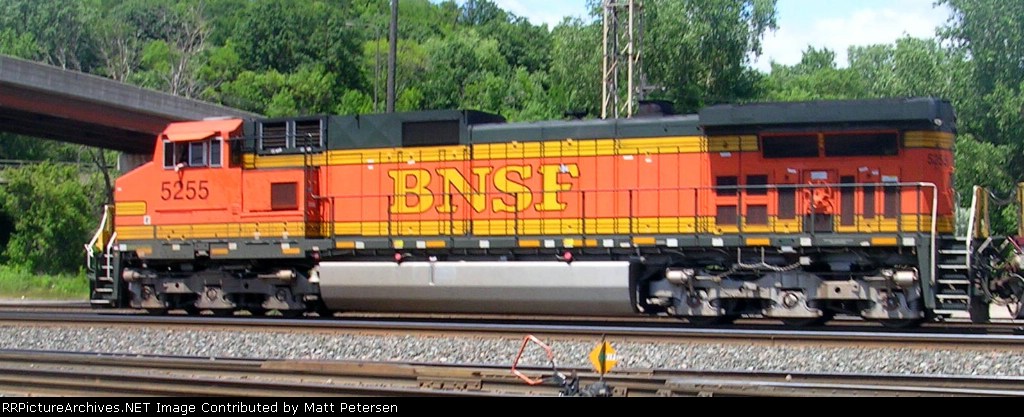 BNSF 5255